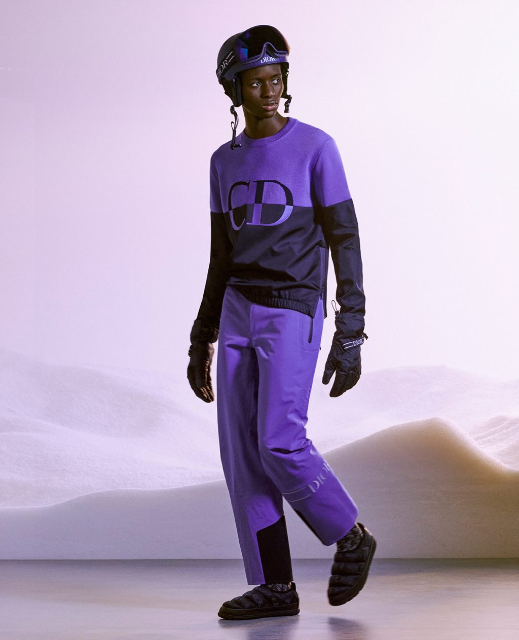 DESCENTEとDIORが共同開発したダウンジャケット