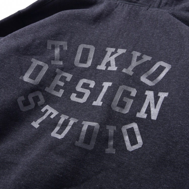 TOKYO DESIGN STUDIO New Balanceのカレッジロゴスウェットに新色となる杢ブラックが登場