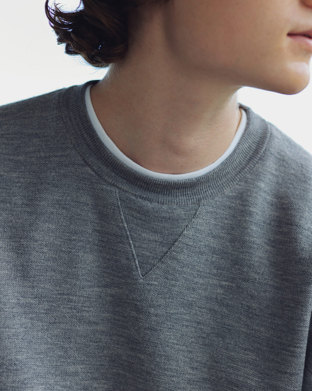 KAPTAIN SUNSHINE × JOHN SMEDLEYのエレガントなスポーツセーター