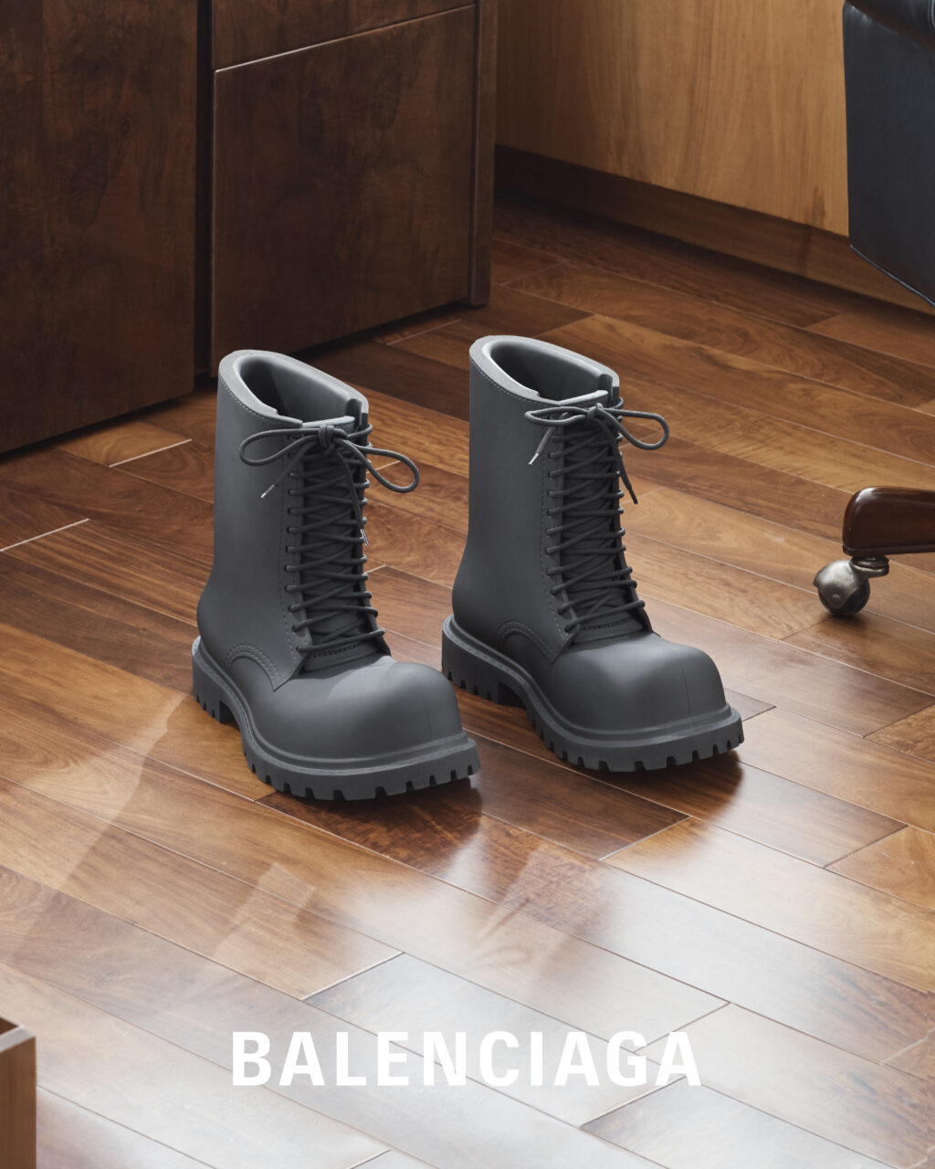 二コール・キッドマンやイザベル・ユペールが登場したBALENCIAGAのGARDE-ROBE SPRING 23 CAMPAIGN