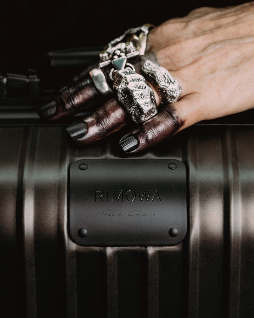 RIMOWA × Rick Owensの『ORIGINAL CABIN BRONZE』